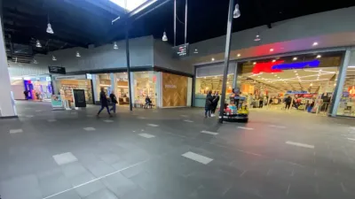 Delacombe Town Centre - ShoppingCenter in Smythes Creek, Victoria