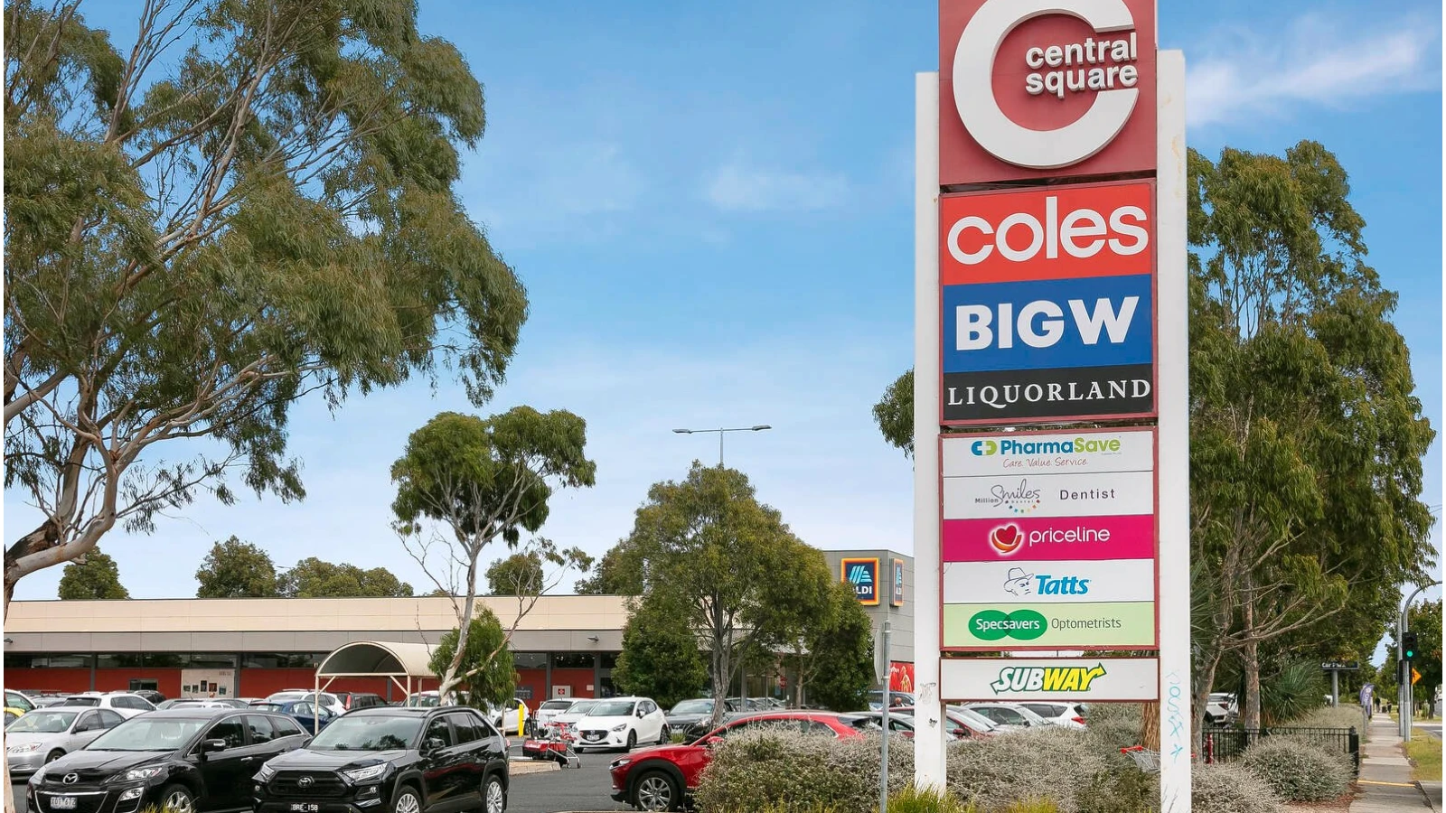 Central Square Shopping Centre - ShoppingCenter in Altona Meadows, Victoria